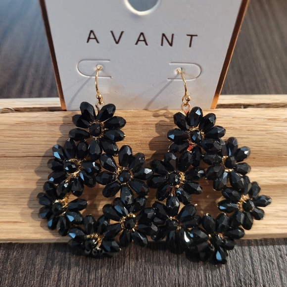 Avant | Jewelry | Avant Black Floral Cluster Statement Earrings | Poshmark